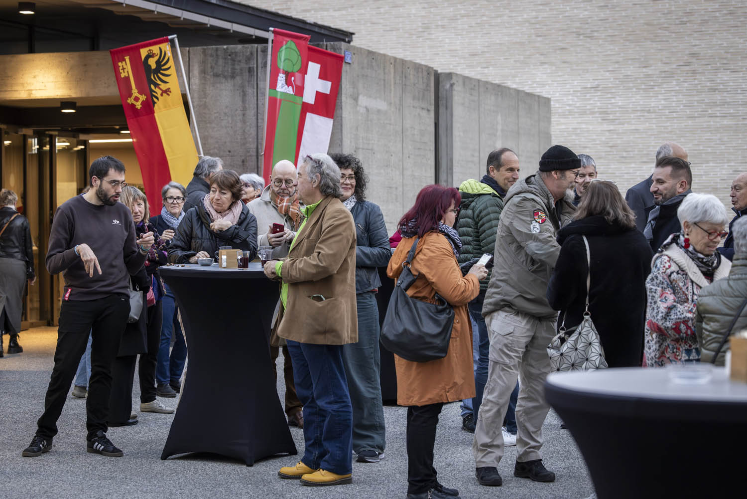 Apéritif suite à l'élection de Nicolas Walder au CE: retour en images ...